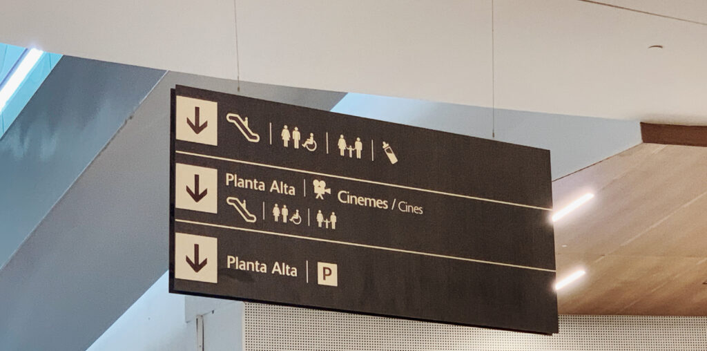 ¿Cómo señalizar un centro comercial? - Rull Services